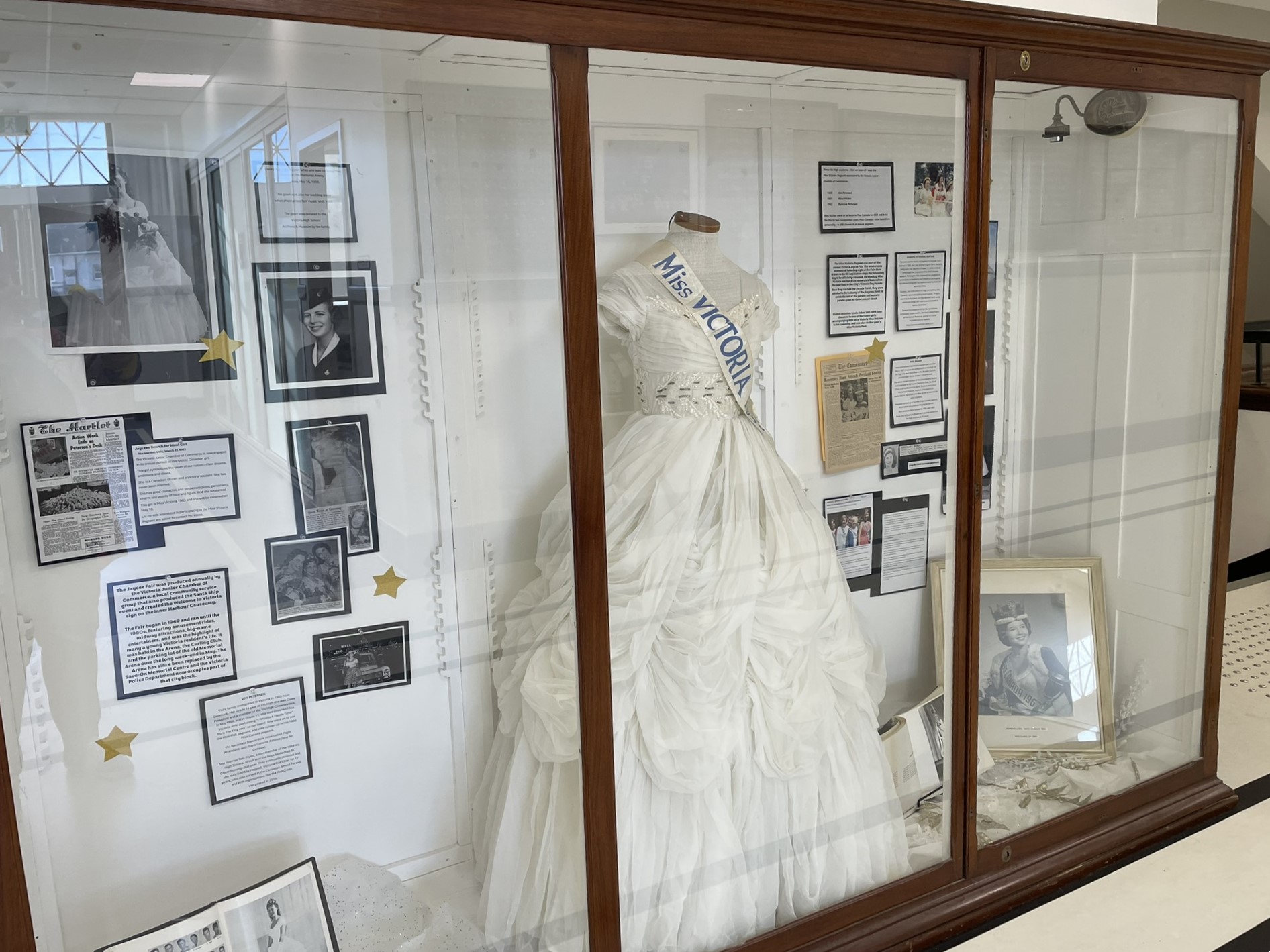Archives Features Vic High Royalty - Victoria High School Alumni ...